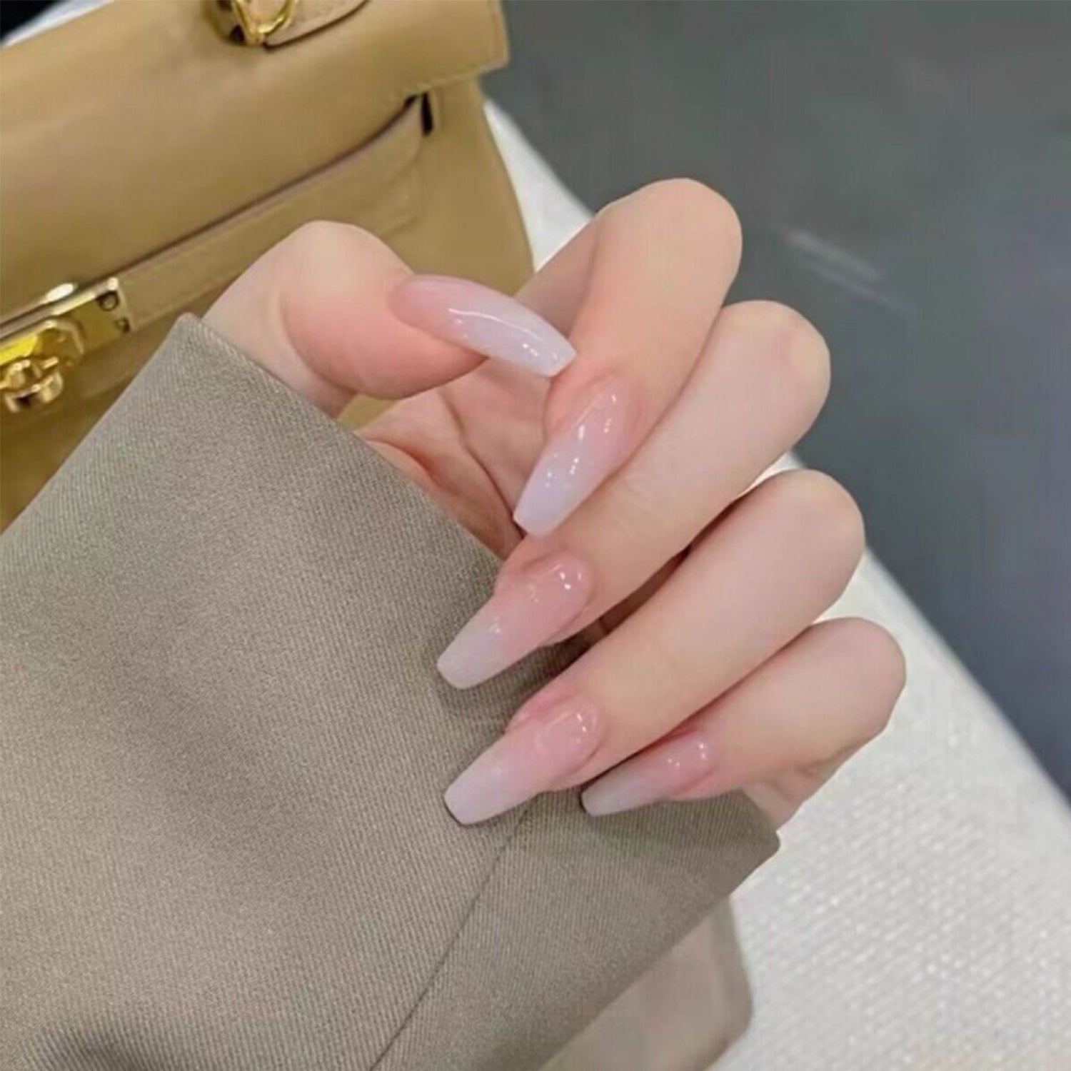 Press on Nails Whispering Petals – BABARONI